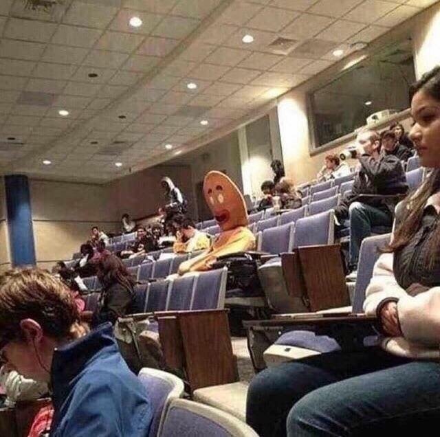 Pendant ce temps là dans le monde IRL... sur le forum Blabla 18-25 ans ...