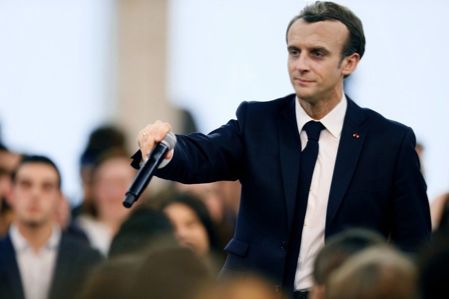 La calvitie de Macron gagne de plus en plus de terrain sur le forum ... La calvitie de Macron gagne de plus en plus de terrain sur le forum ...