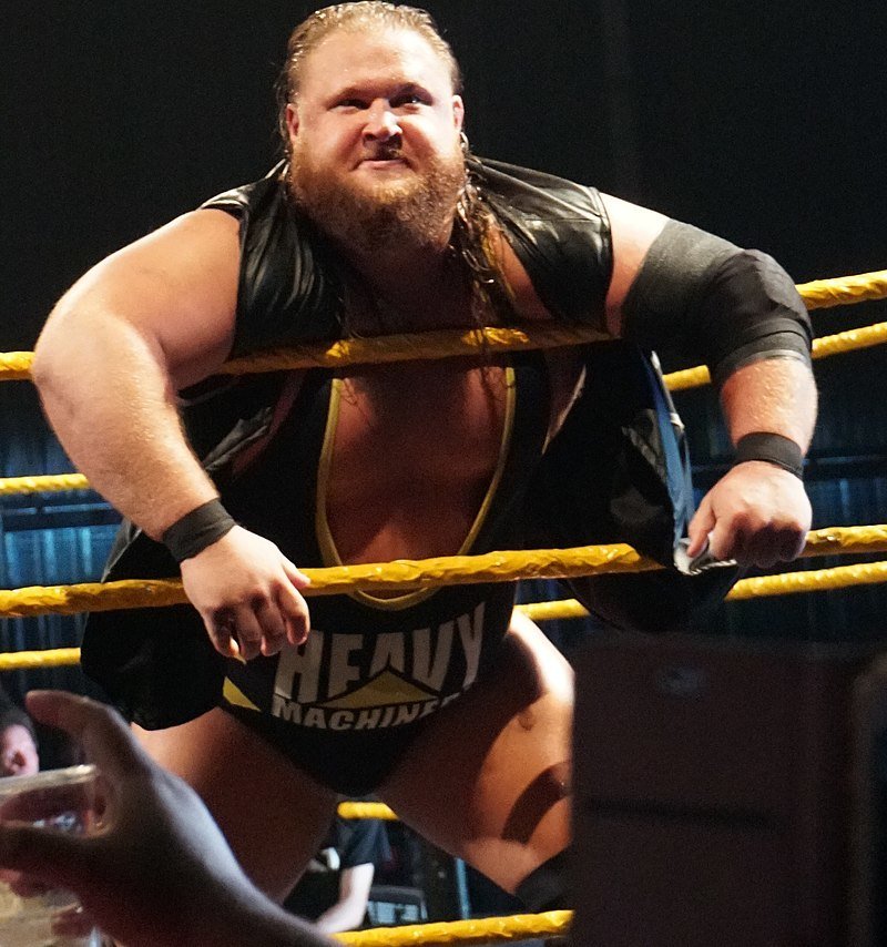 [ET TOI ?] Otis, 1m73 (Preuve), 140Kg, gagne MITB, baise Mandy Rose ...