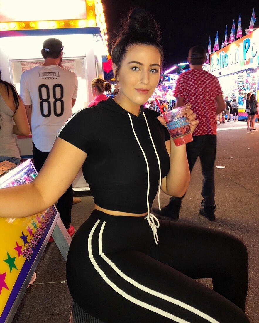PHOTOS : Cette FEMME ALPHA FAIT 1m96, 96 KILOS, tu lui FAIS QUOI ? sur ...