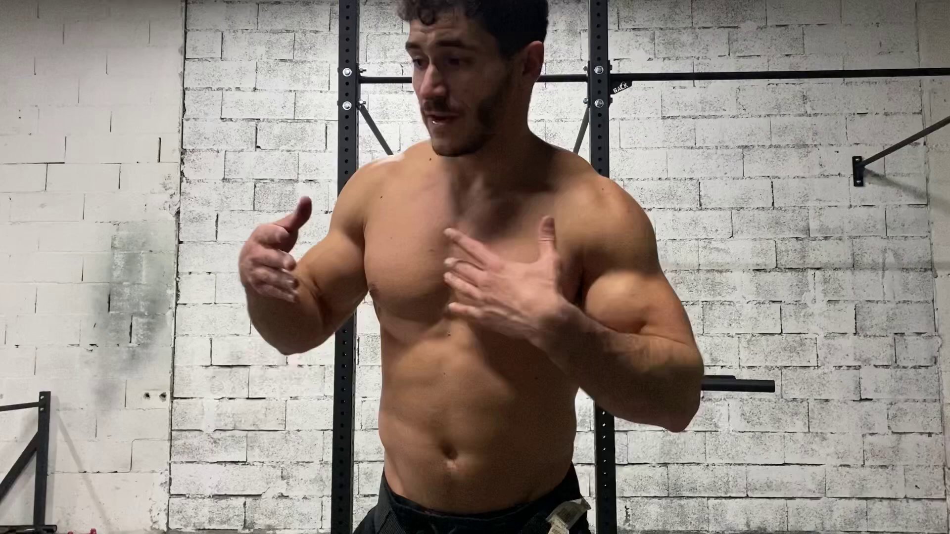 (photo) le meilleur CORPS entre ces 3 GO MUSCU ? sur le forum Blabla 18 ...