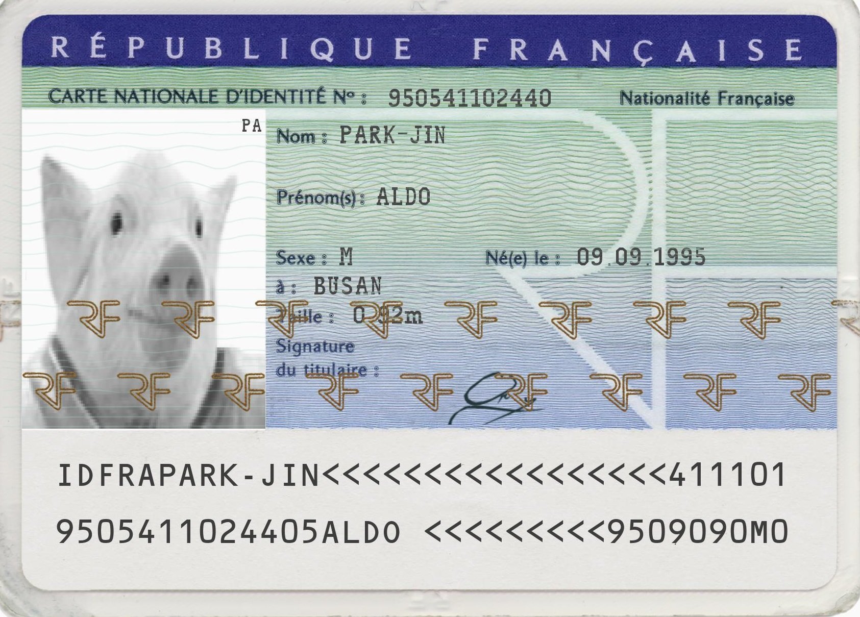 Sticker de 410euros sur mascotte cochon qlc aldo kpop