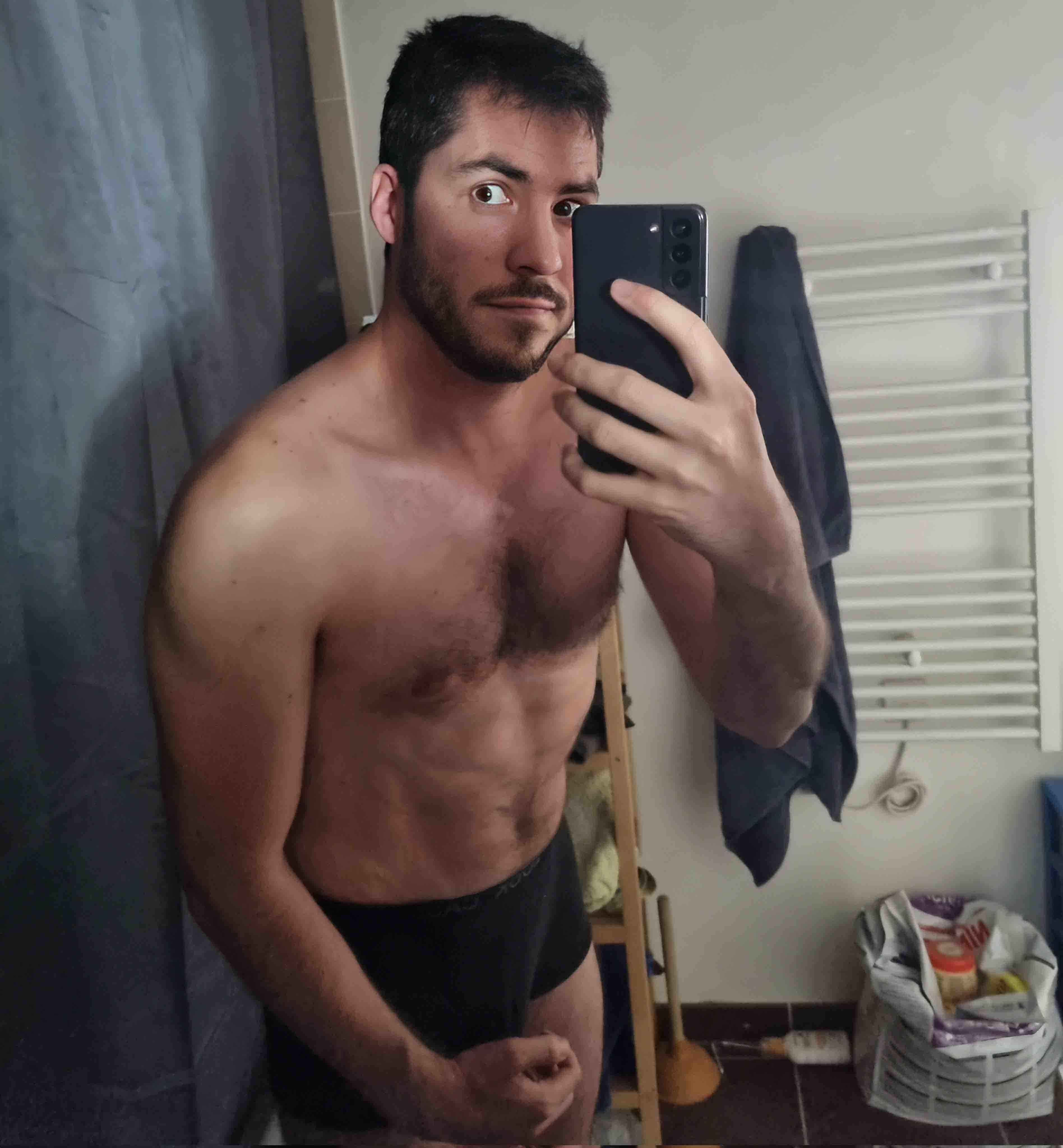 [Photo] Astérion/Kirby commence à avoir des abdos. sur le forum Blabla 18-25 ans - 21-11-2022 20 ...