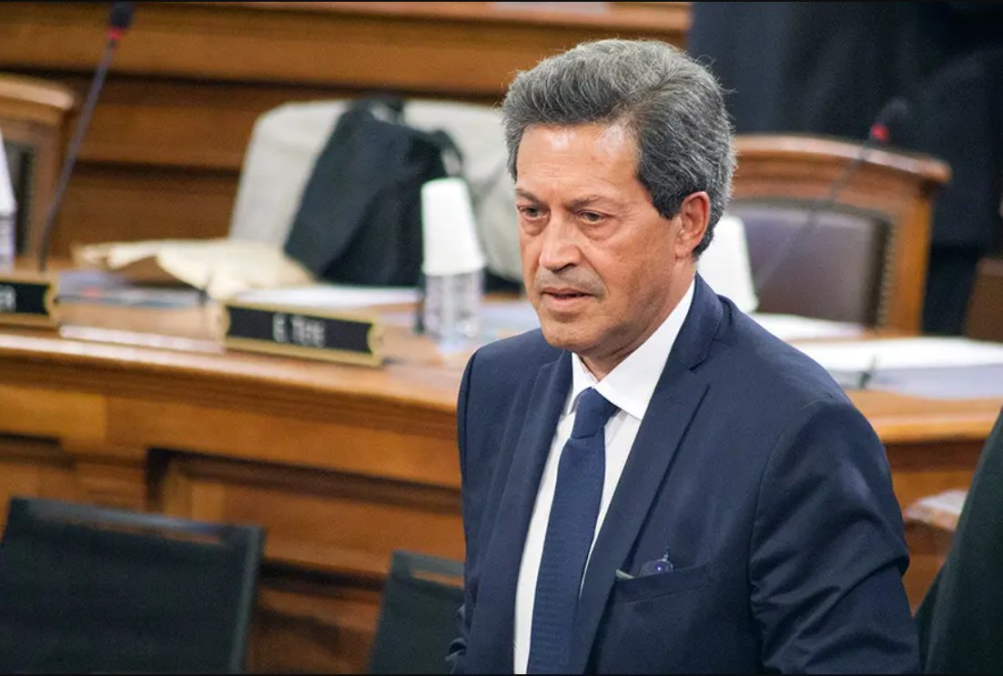 Georges Fenech, 68 ans, hairline d'ADOLESCENT et chevelure fournie ...