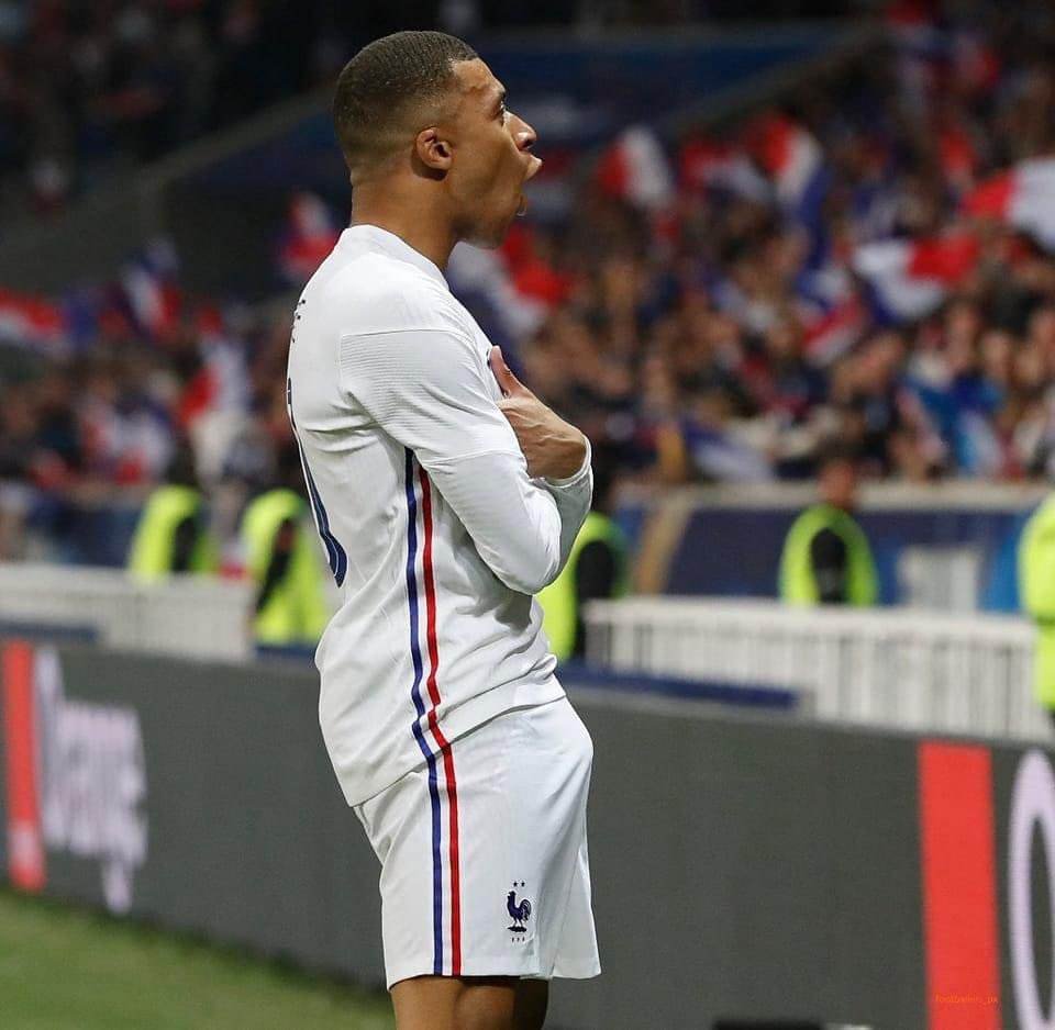 [OFFICIEL] Mbappe qui BANDE son chibrax sur JvArchive forum 18-25 ...
