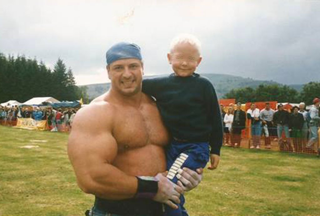 Manfred Hoeberl, l'homme fort qui avait 64 cm de tour de biceps à froid ...