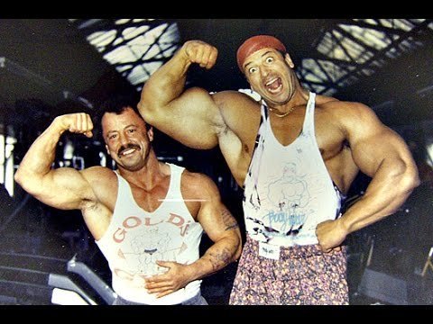 Manfred Hoeberl, l'homme fort qui avait 64 cm de tour de biceps à froid ...