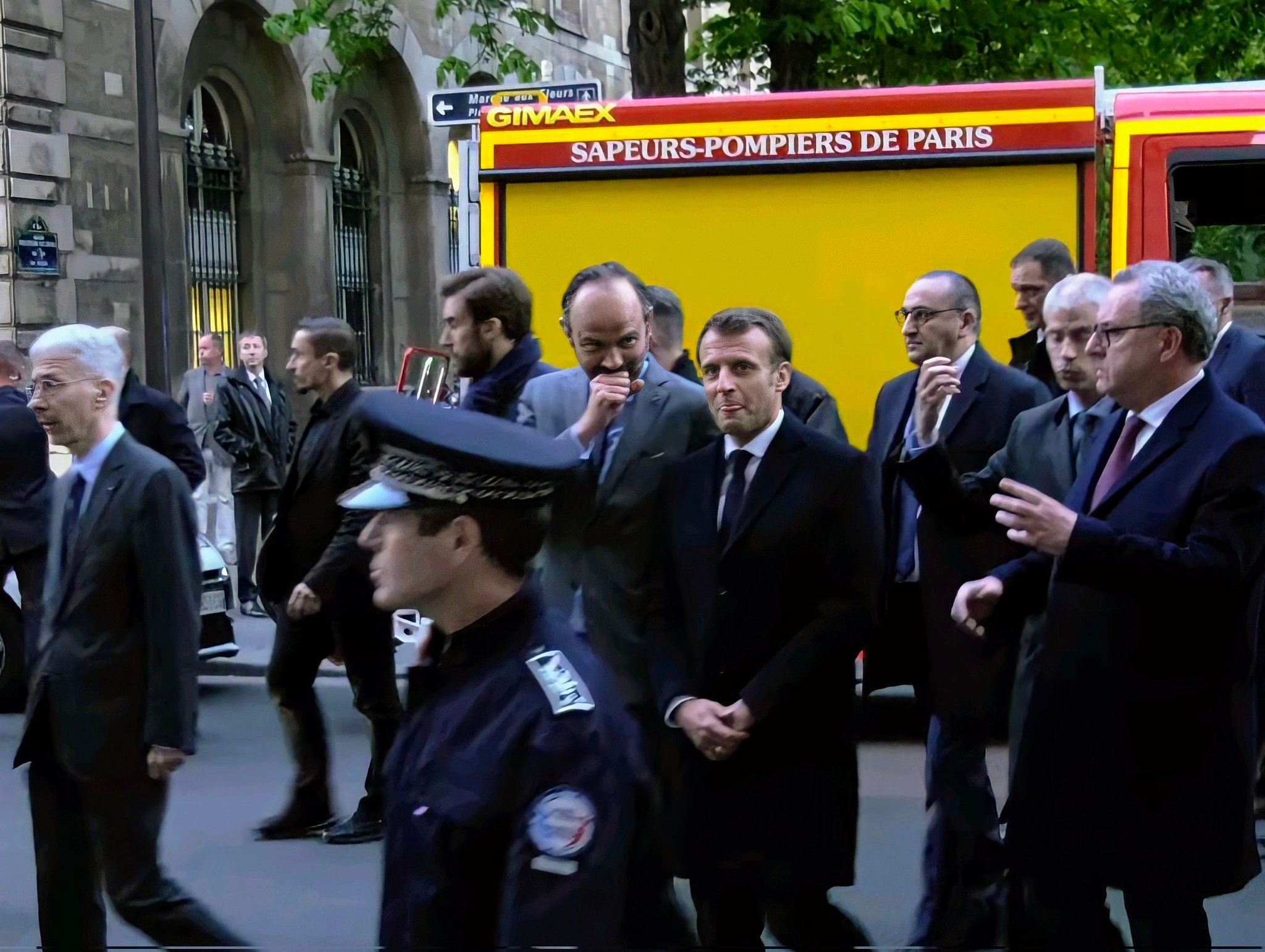 [PHOTO] Michelle Obama rigole et boit du champagne durant l'incendie de ...