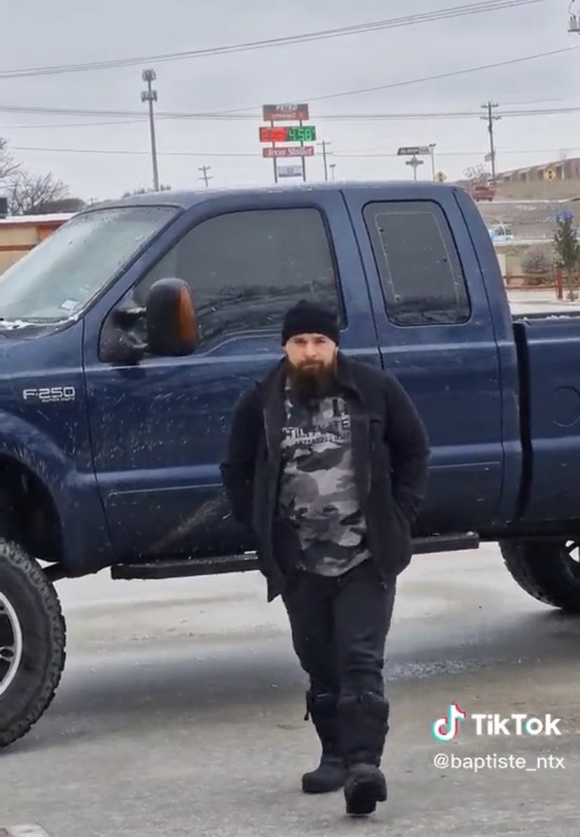 (VIDEO) Baptise Marchais le Bot Americanoïde sort son GROS GAMOS texan ...