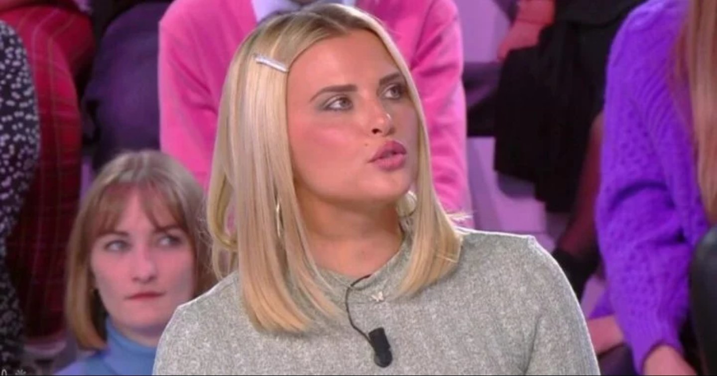 Kelly Vedovelli est DEGUELASSE sur JvArchive forum 18-25 - jvarchive.com