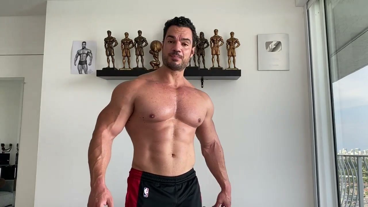 Julien Quaglierini sans filtre insta je le trouve pas impressionnant ...