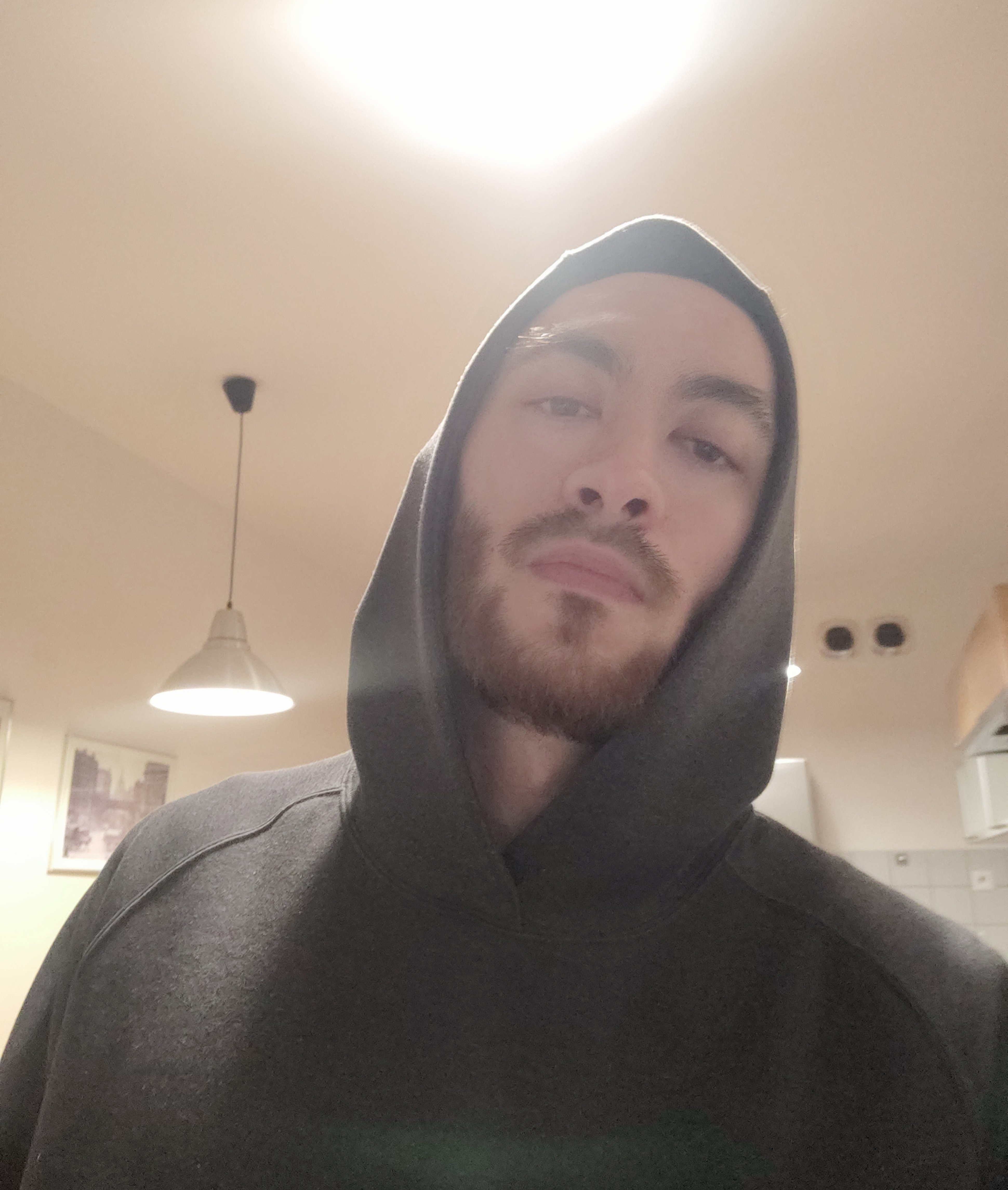 Cette meuf TINDER me match pour me rappeler que je suis moche sur le ...