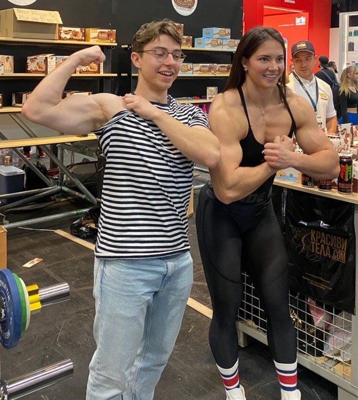 Vladislava au Fibo 2023 avec des Fans sur le forum Musculation ...