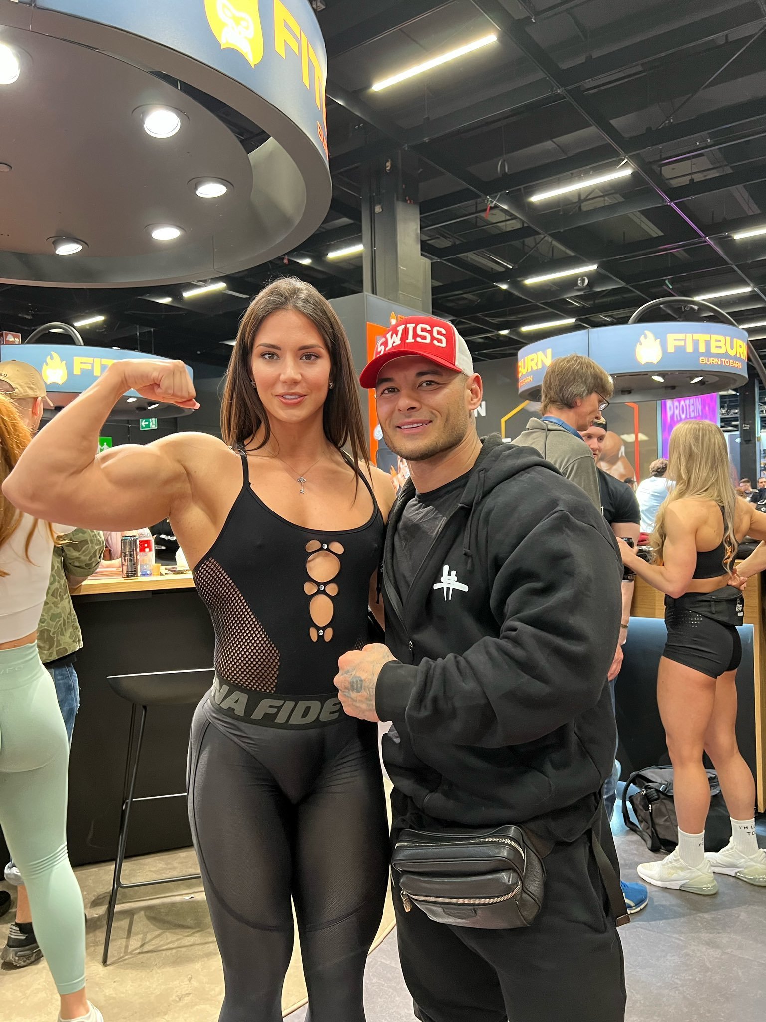 Vladislava au Fibo 2023 avec des Fans sur le forum Musculation & Nutrition - 16-04-2023 23:18:31 ...