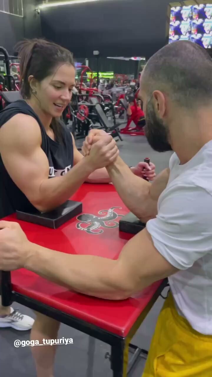 la démarche féminine de Vladislava malgré ses muscles sur le forum ...