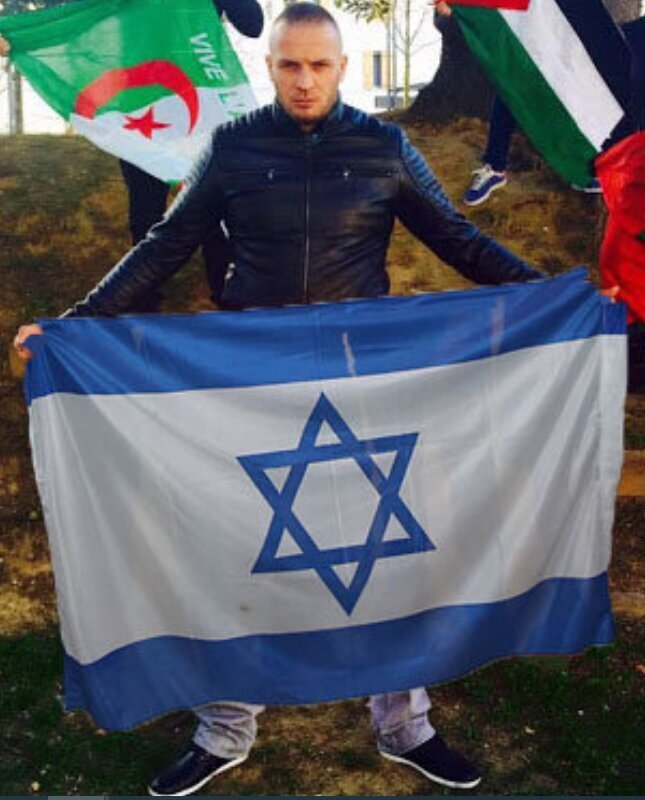 [PHOTO BMG] BASSEM a posé avec le DRAPEAU d'ISRAEL sur son FB sur le forum Blabla 18-25 ans - 06 ...