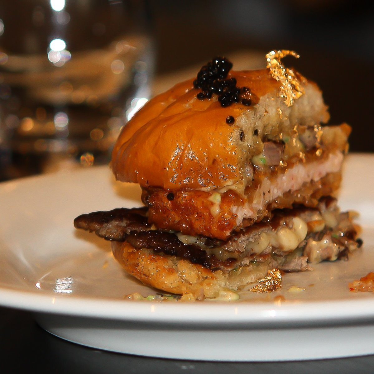 Le YOUTUBEUR VALOUZZ vend un BURGER à 100 oros sur le forum Blabla 18 ...