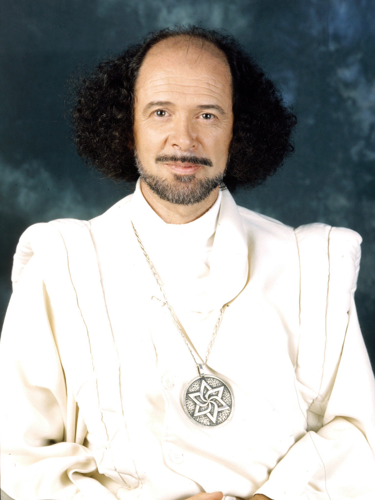 Secte de RAEL : Ce 2/10 à baisé 15.000 femmes + no fake sur le forum ...