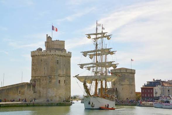 Les mecs de cité tiennent la France par les BURNES en fait sur le forum ...