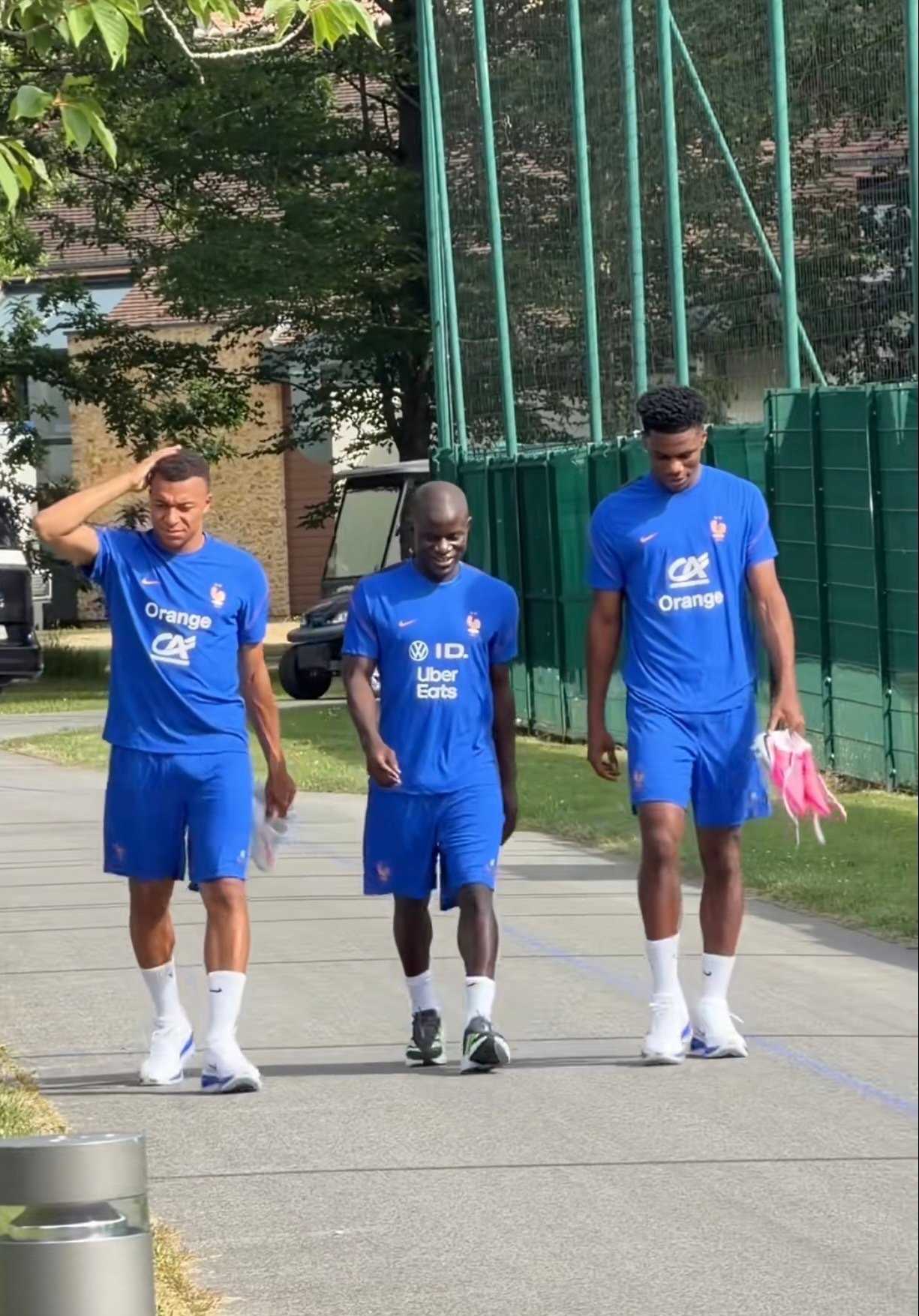 EDF : Kante 1m65 clavicules plus larges que Tchouameni 1m87 ayaaa sur ...
